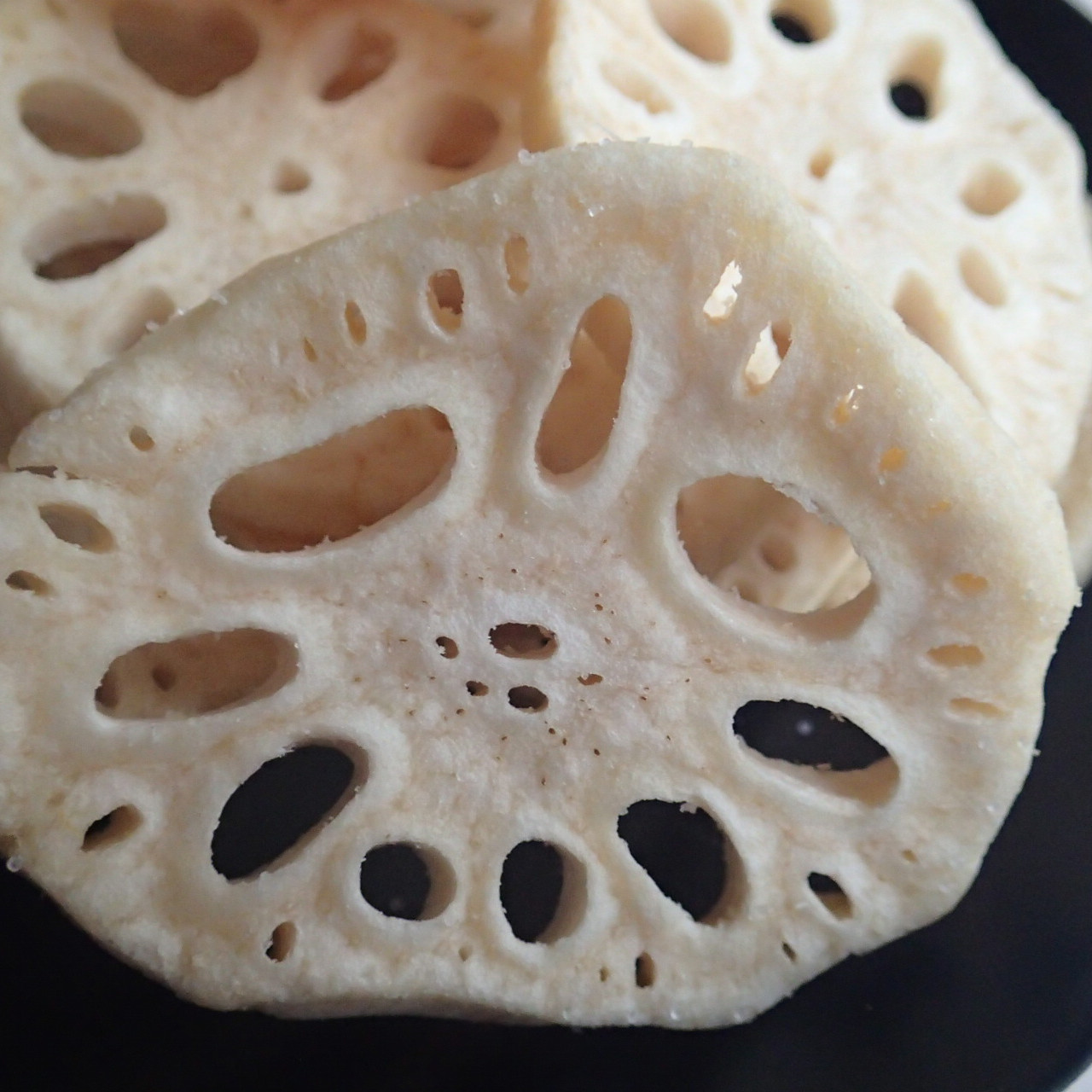 Salt lotus root crisp lotus root crisp fried dehydrated vegetables ...