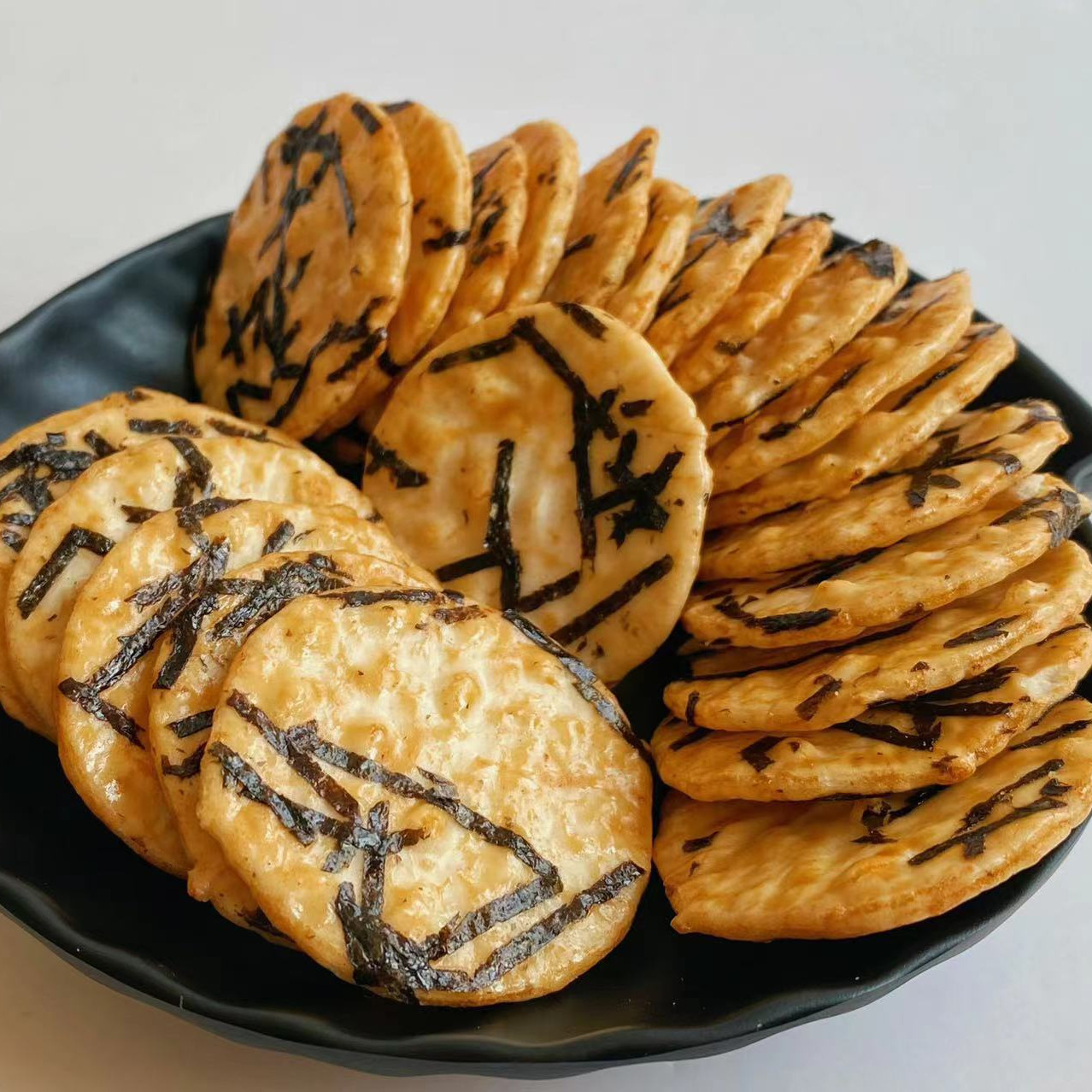 Hot Sale Seaweed Biscuits Japanese Snacks Round Rice Cake Crisp Rice ...