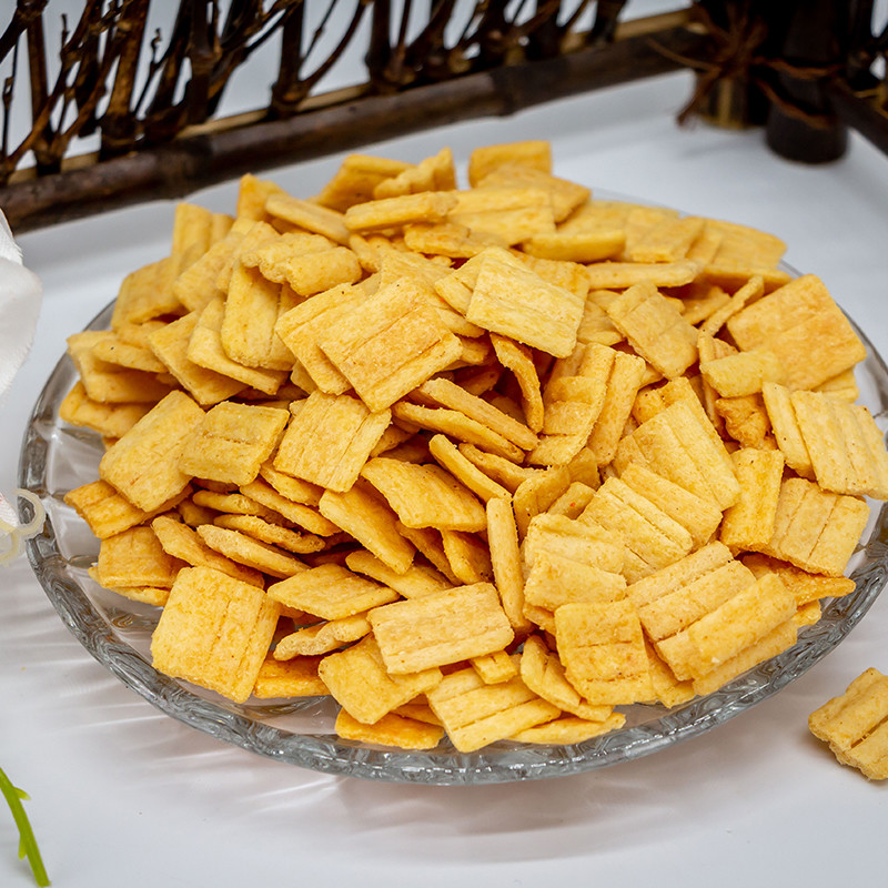 Hot sale Asian snack crayfish flavor rice crust snacks wholesale price ...