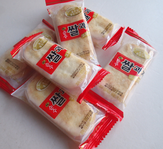Sweet Salty Senbei Rice Crackers Elliptic Japanese Sesame Crackers
